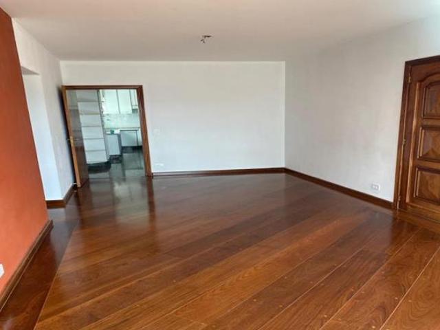Amplo apartamento com 4 dormitórios e 4 vagas na Mooca