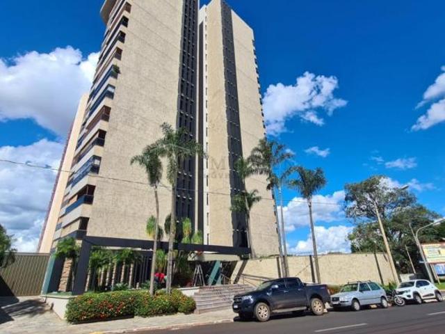 Amplo apartamento com 4 suítes, 3 vagas de garagem, ótima localização na Av.Portugal