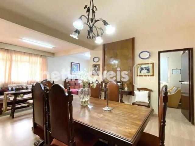 Amplo Apartamento com área privativa de 4 Quartos no Sion: 160m²  de Conforto e 2 Vagas