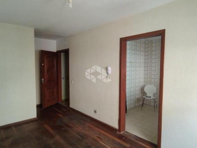 Amplo apartamento com área privativa de 58 m², com dois dormitórios, sala, banheiro, e cozinha com á