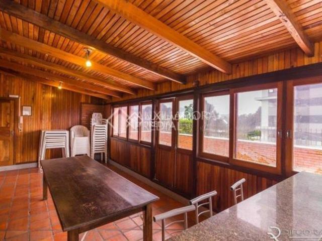 Amplo apartamento com dois dormitórios medindo 74 M²