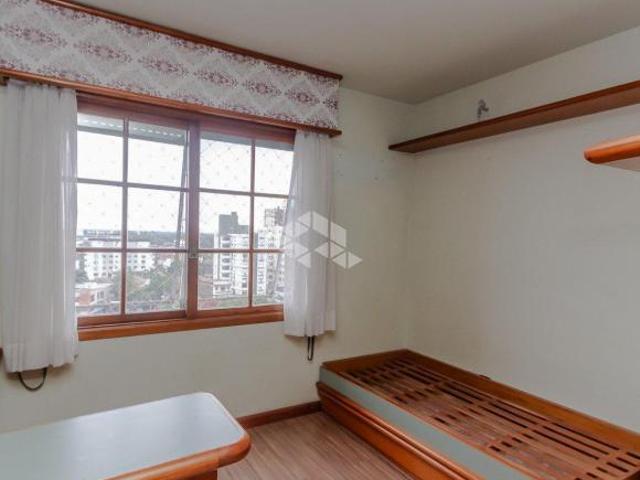 Amplo apartamento com duas sacadas, vista e muito bem localizado