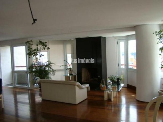 AMPLO APARTAMENTO COM ELEVADOR PANORÂMICO 224 m2