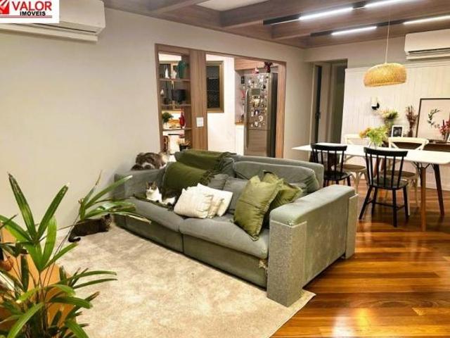 AMPLO APARTAMENTO COM REFORMA RECENTE MUITO BONITO. LUMINOSIDADE NATURAL Com decoração inspirada