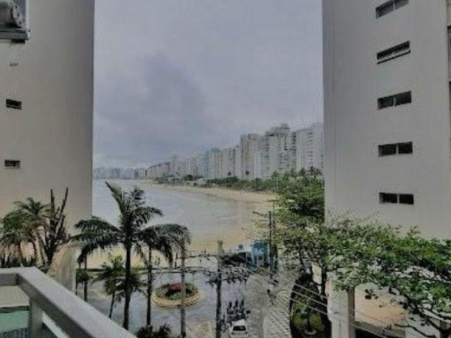 Amplo apartamento com vista mar à venda na praia de Pitangueiras em Guarujá