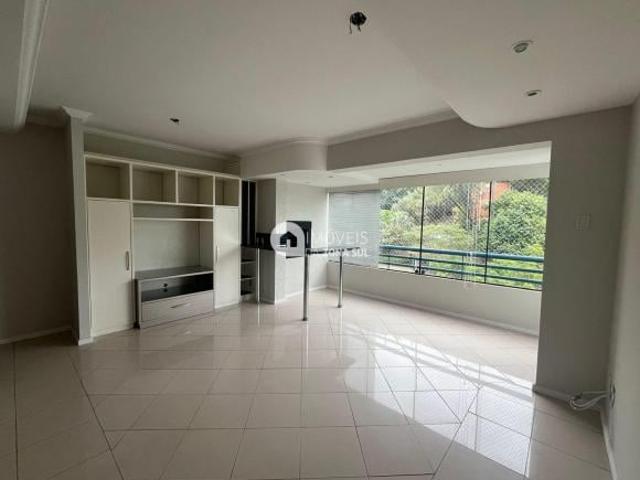 Amplo apartamento com vista para o Guaíba