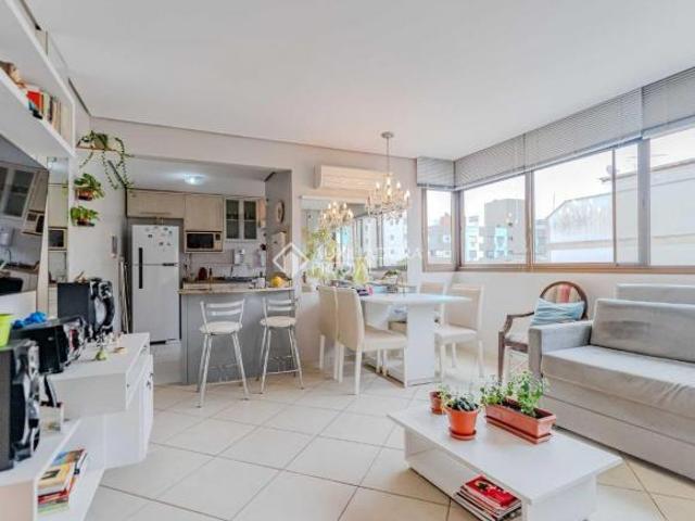 Amplo apartamento de 1 quarto com garagem