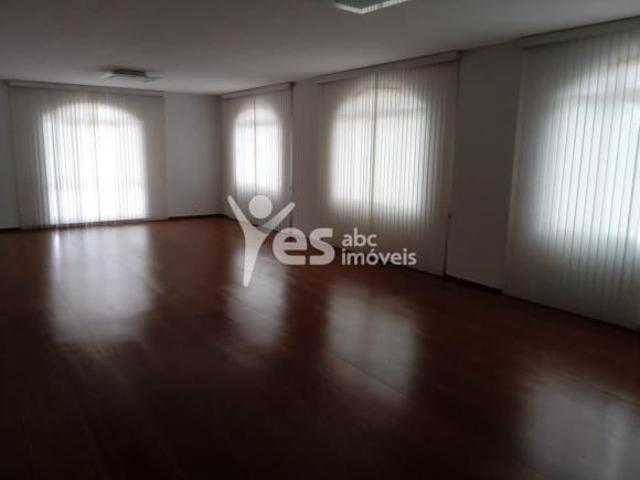 Amplo Apartamento de 250 m² – 4 Dormitórios, 3 Vagas Cobertas – Conforto e Exclu