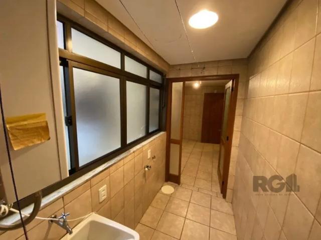 Amplo apartamento de 2 dormitórios no Petrópolis