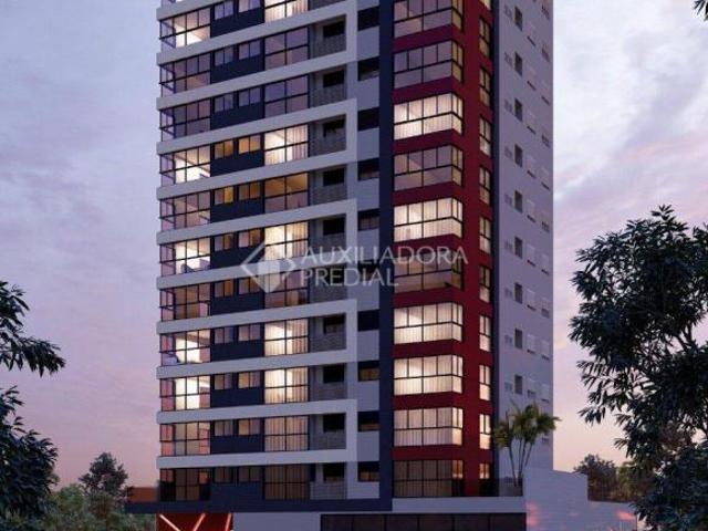 Amplo apartamento de 2 dormitórios com 1 suíte, Mobiliado!