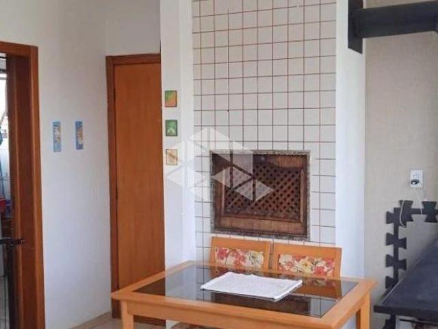 AMPLO APARTAMENTO DE 2 DORMITÓRIOS COM SACADA, CHURRASQUEIRA E LAREIRA