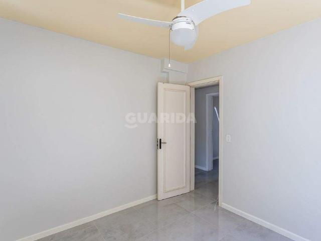 Amplo apartamento de 2 dormitórios e 1 vaga de garagem no bairro Higienópolis COD: 15372