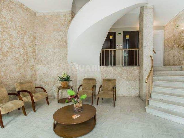 Amplo apartamento de 2 dormitórios 1 vaga no bairro Moinhos de Vento COD: 15160