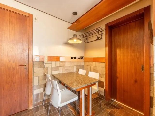 Amplo Apartamento de 3 Dormitórios, Suíte, Lareira, Churrasqueira e 2 Vagas