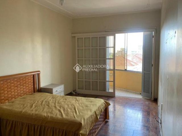 Amplo apartamento de 3 dormitórios com 99,77 m2 no bairro Floresta