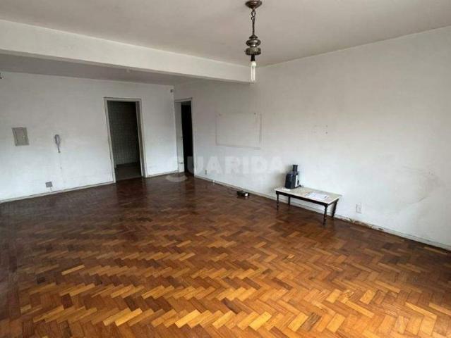 Amplo apartamento de 3 dormitórios com excelente iluminação natural na Cidade Baixa COD: 25630