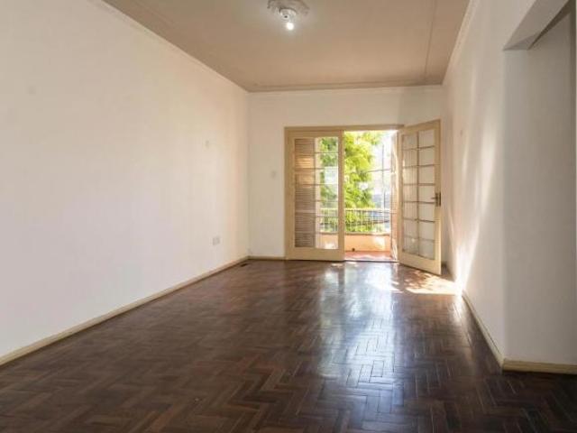 Amplo Apartamento de 3 Dormitórios com Sacada e Garagem na Av. Protásio Alves