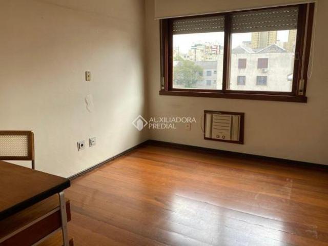 AMPLO APARTAMENTO DE 3 DORMITÓRIOS, 1 SUÍTE, COM SACADA NO MENINO DEUS