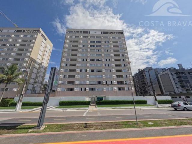 Amplo apartamento de frente para o mar