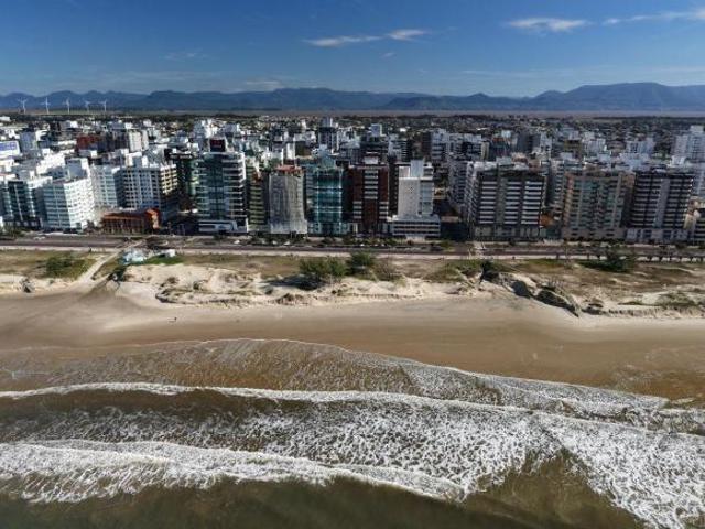 AMPLO APARTAMENTO DE FRENTE PARA O MAR E COM VISTA LIBERADA TANTO PARA O MAR QUANTO PARA ATLÂNTIDA!
