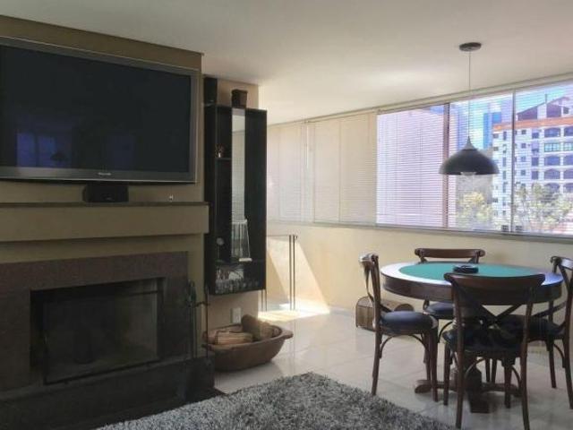 Amplo apartamento duplex com 2 dormitórios e 1 vaga de garagem
