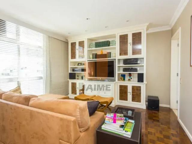 Amplo apartamento em ótima localização