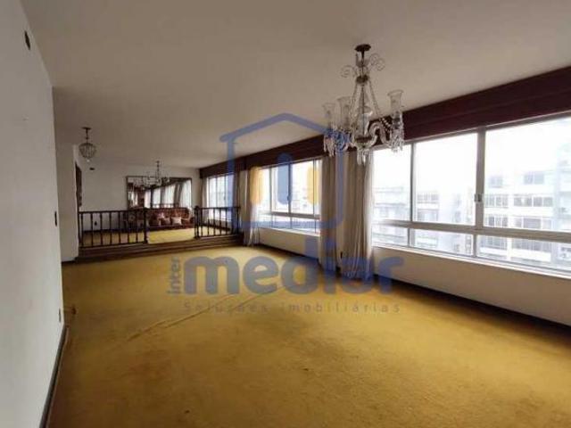 Amplo apartamento em edifício de alto padrão, na quadra na Praia do Boqueirão !