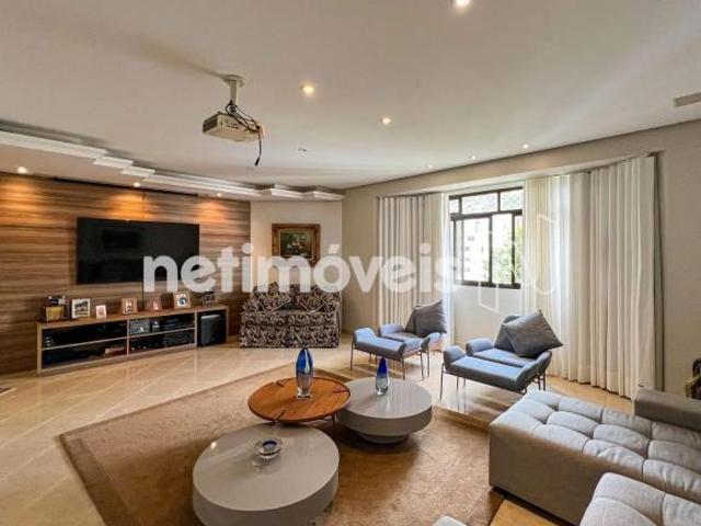 Amplo apartamento em ótima localização no Sion!