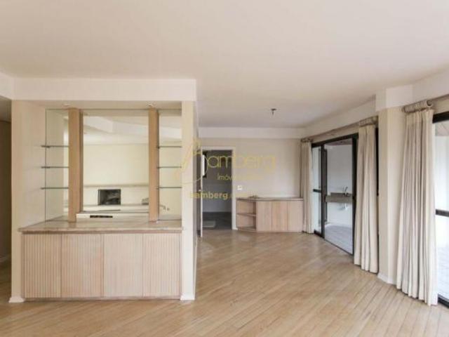 Amplo apartamento em Perdizes