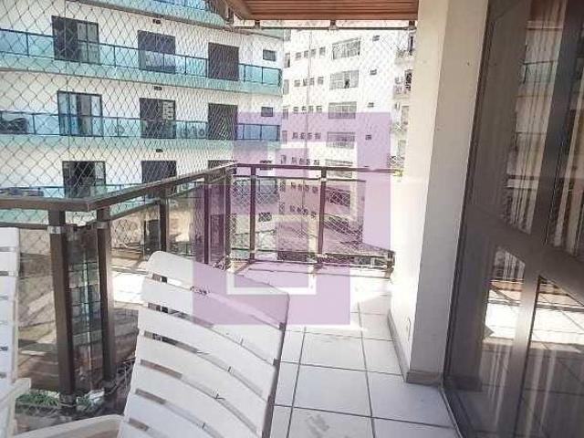 Amplo apartamento em Pitangueiras!
