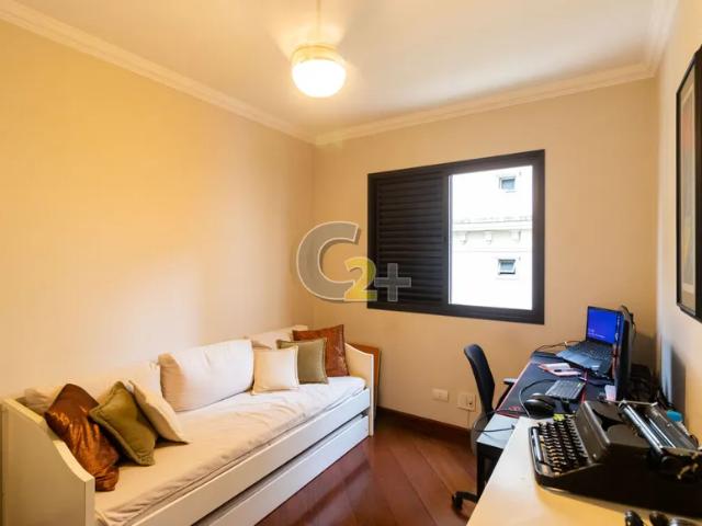 Amplo apartamento em prédio com lazer e ótima localização!