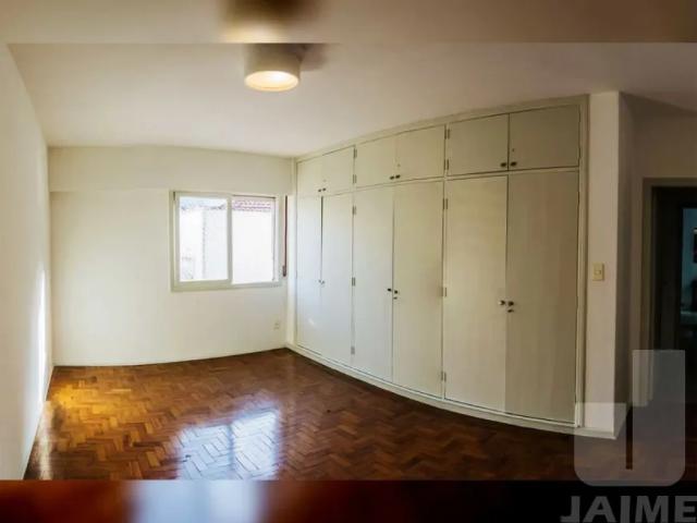 Amplo apartamento em área nobre de Higienópolis, 4 dormitórios sendo 1 suíte e 2 vagas