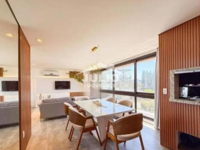 Amplo Apartamento localizado a poucos metros do Mar !