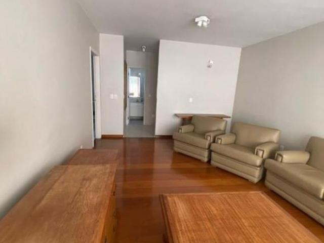 Amplo apartamento na área central de Jundiai um por andar