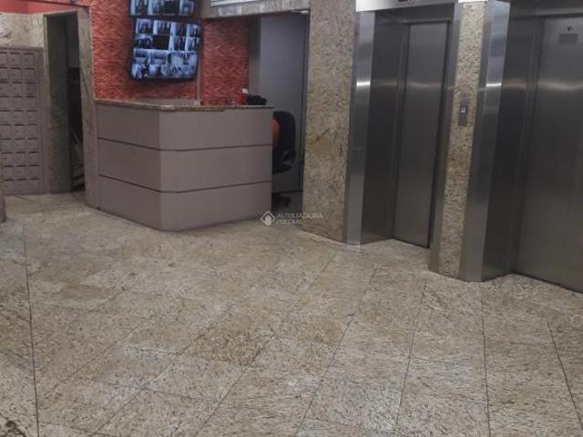 Amplo apartamento na Galeria Nação