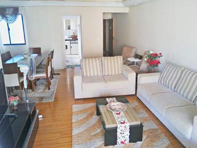 Amplo apartamento na rua 1500, em Balneário Camboriú
