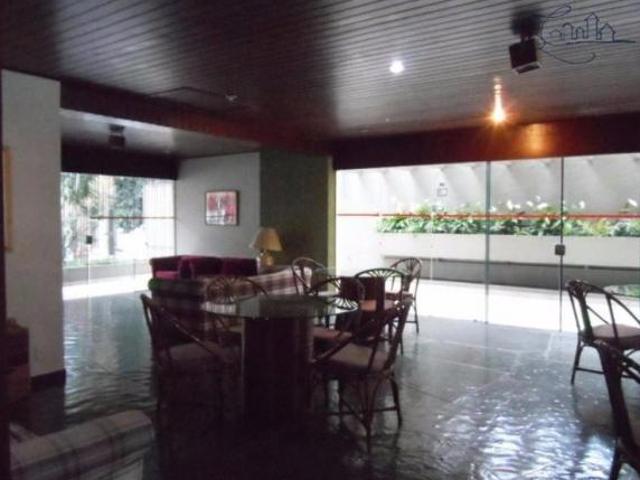 Amplo apartamento na Rua Cel Quirino