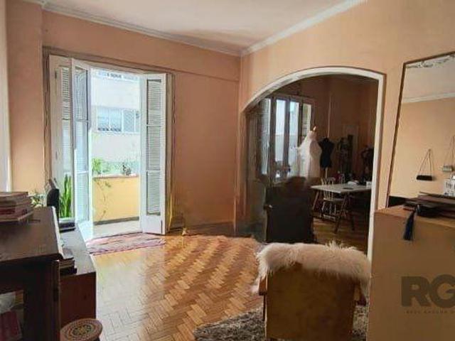 Amplo apartamento no beiro Floresta