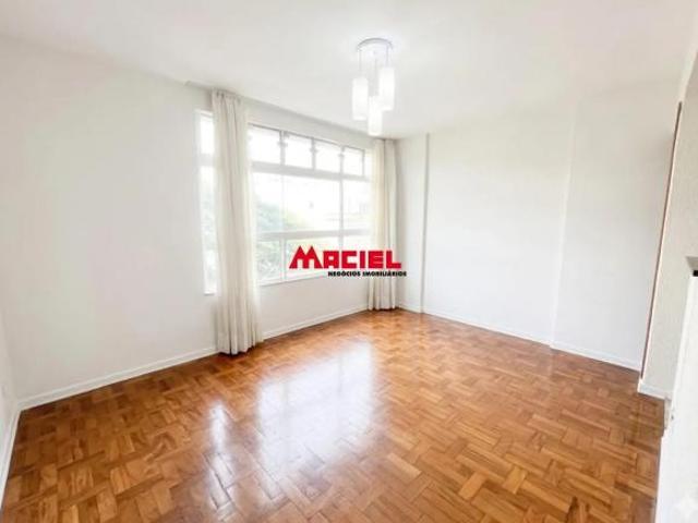 Amplo Apartamento no Centro com 2 Dormitórios e 93 m² no Residencial Irma