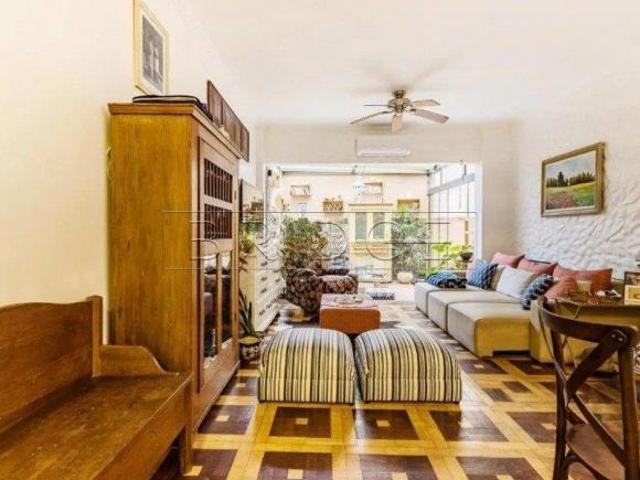 Amplo apartamento no Centro Histórico 03 quartos