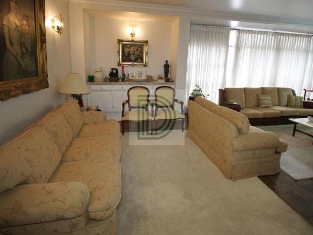 Amplo apartamento no coração do Paraíso