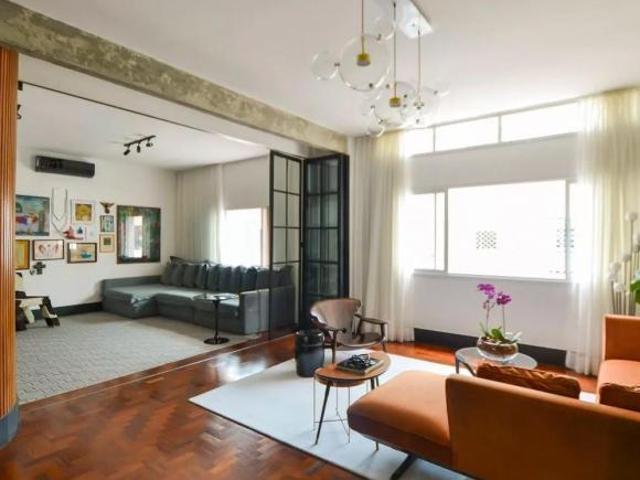 Amplo apartamento no Jardim Paulista