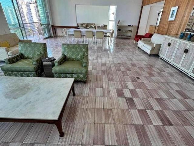 AMPLO APARTAMENTO, PÉ NA AREIA!