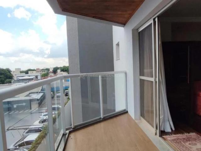 Amplo apartamento reformado em bairro nobre de Maringá