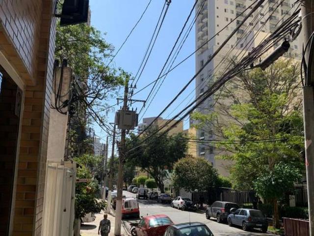 Amplo Apto a Venda / Ótima Localização/ Varanda