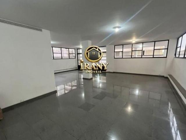 Amplo apto. com 3 dts, 175m2, Localização privilegiada em Cerqueira César