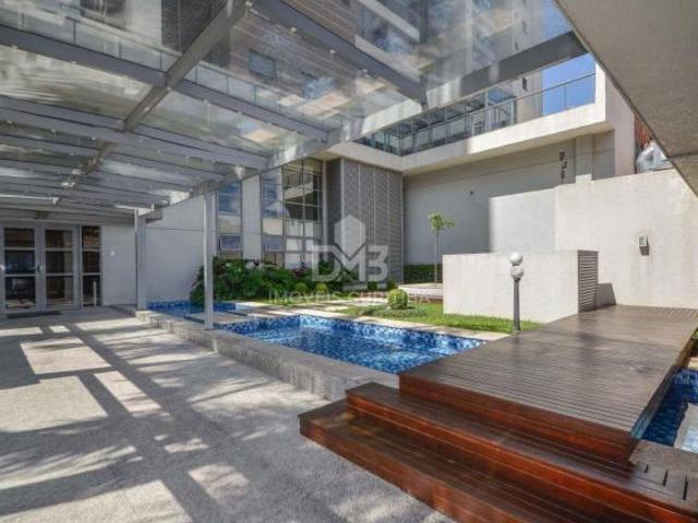 Amplo Apto 134m² no Batel: 3 Suítes, Churrasqueira a Carvão e 2 Vagas