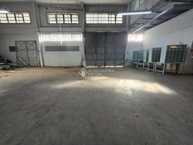 Amplo depósito de 2000m²