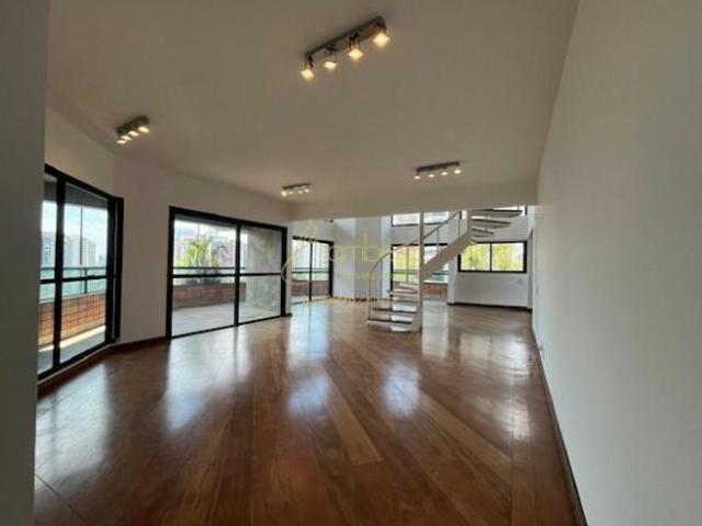 Amplo duplex no Panamby