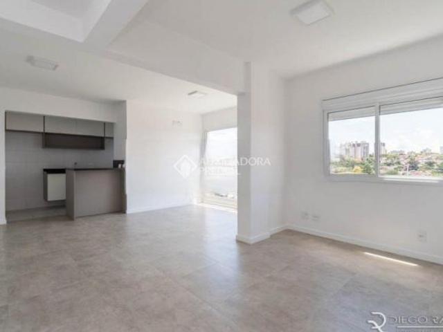 Amplo e diferenciado apartamento com 3 dormitórios com living estendido com vista definida!